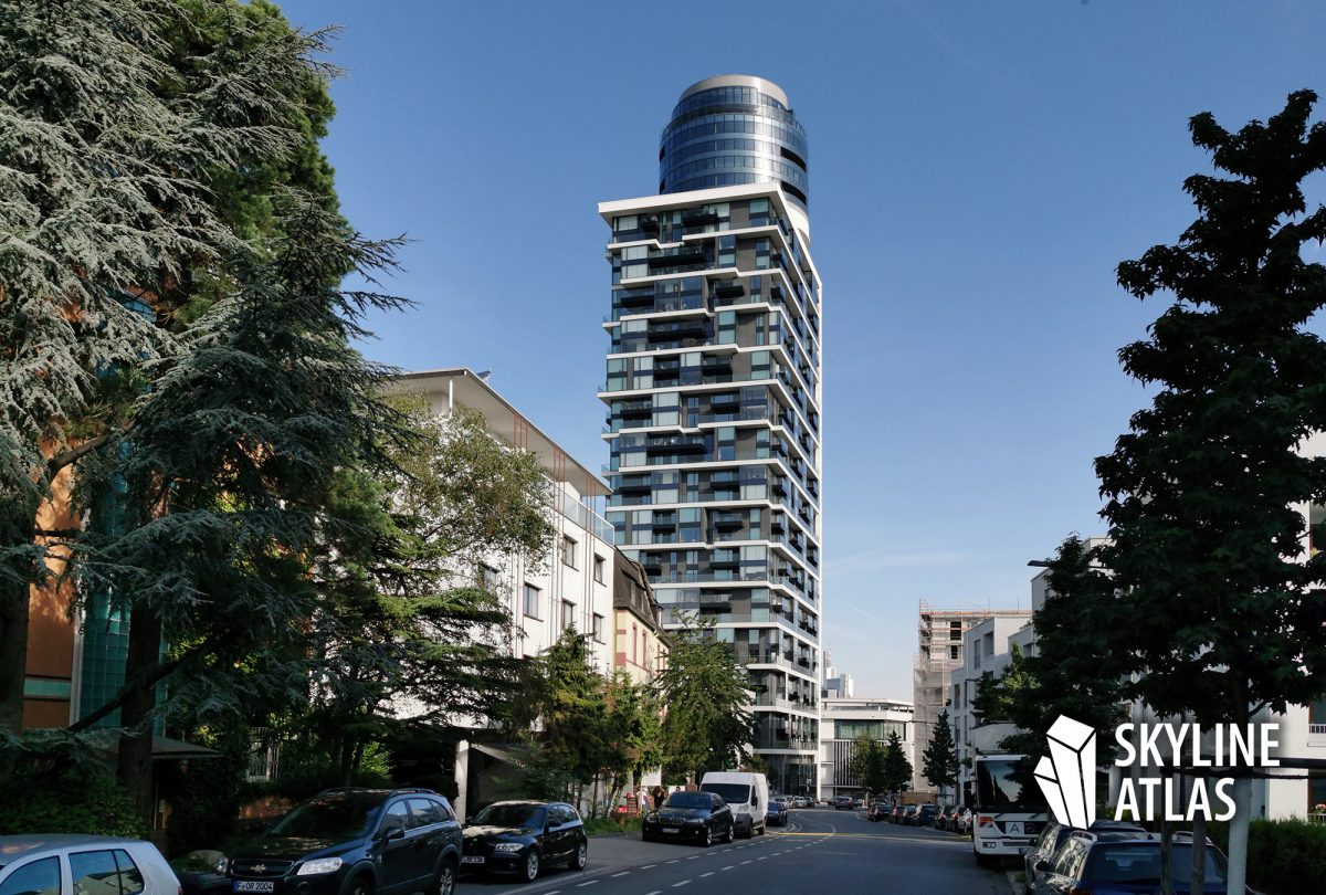 Henninger Turm - Hochhaus mit Aussichtsplattform und Restaurant