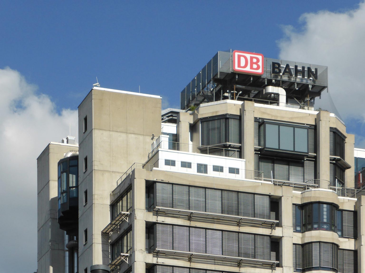 Hauptverwaltung Deutsche Bahn AG in Frankfurt am Main - DB Pyramide
