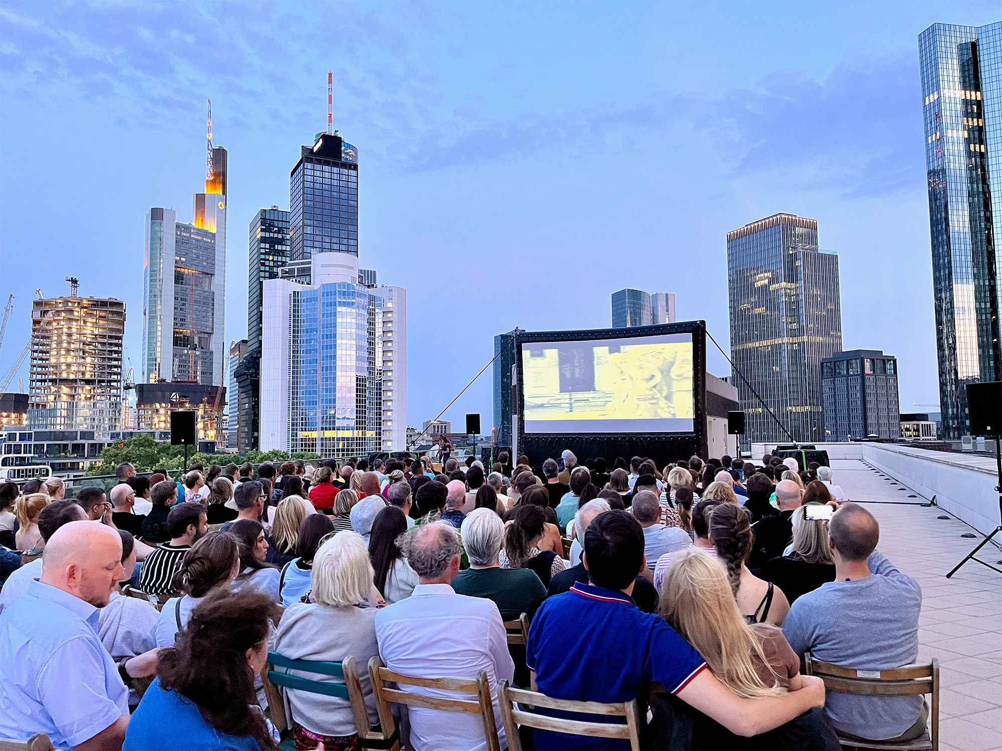 Freiluftkino über den Dächern Frankfurts - SKYLINE ATLAS