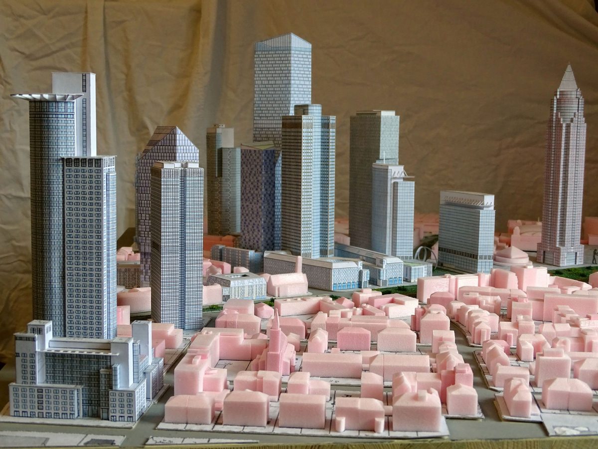 Frank Reuter hat das Millennium Areal als Modell nachgebaut - SKYLINE ATLAS