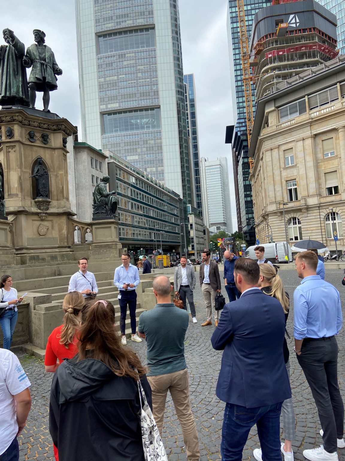 Spannende Einblicke in die FOUR Baustelle beim SKYLINE LUNCH - SKYLINE ...